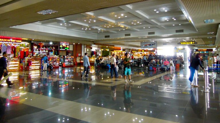 Hanoi HAN Airport Guide: Terminals, Transport, and Services